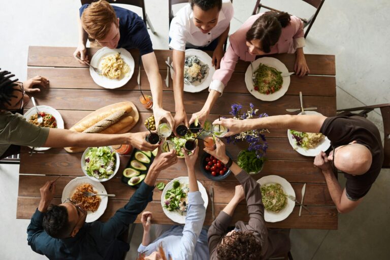 How To Avoid Family Dinner?5 Tips To Help You Cope - LifeInTrends