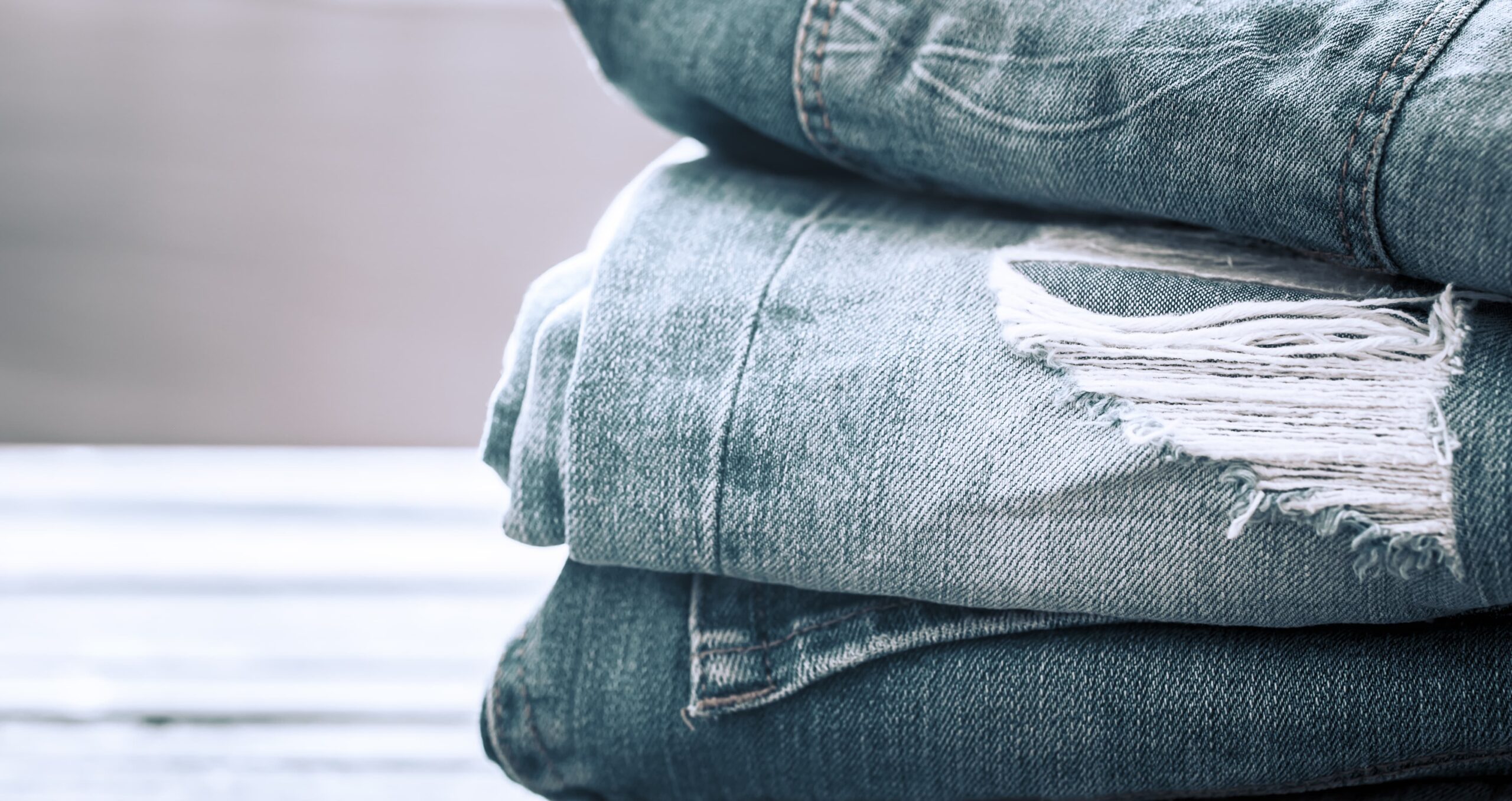 How To Make Frayed Jeans? Just 5 Steps To Make Your Own Original Jeans - LifeInTrends