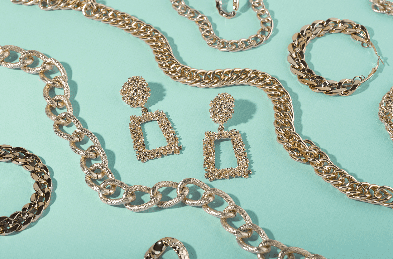 What Is Costume Jewelry?4 Legendary Brands + 3 Killer Combinations - LifeInTrends