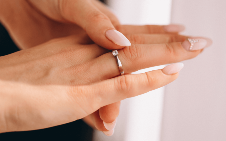 How to Get a Ring Off a Swollen Finger: Simple and Effective Tips ...