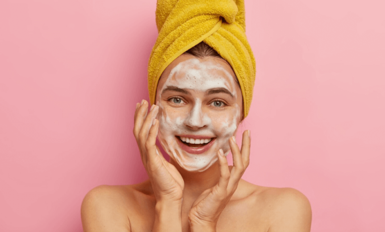 How to Use Face Wash the Right Way - LifeInTrends