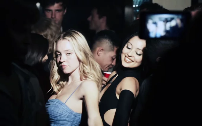 Euphoria Outfits: Unlocking the Style Secrets of HBO's Hit Series - Toptrends Guide