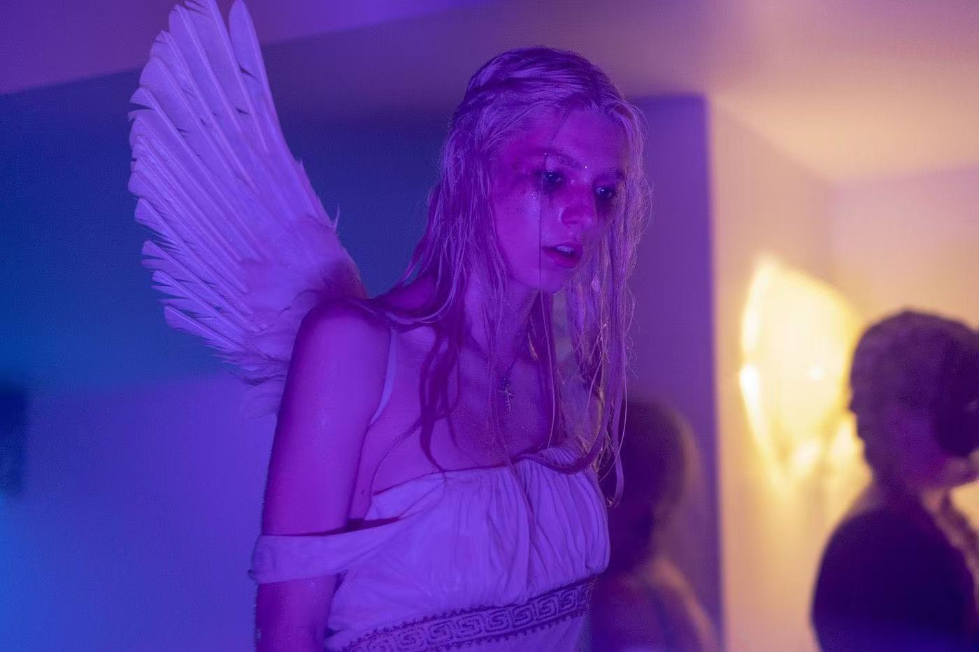 Euphoria Outfits: Unlocking the Style Secrets of HBO's Hit Series - Toptrends Guide