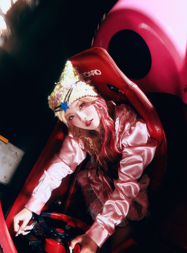 Y3K Outfits: Embrace Tomorrow with Futuristic Fashion - Toptrends Guide