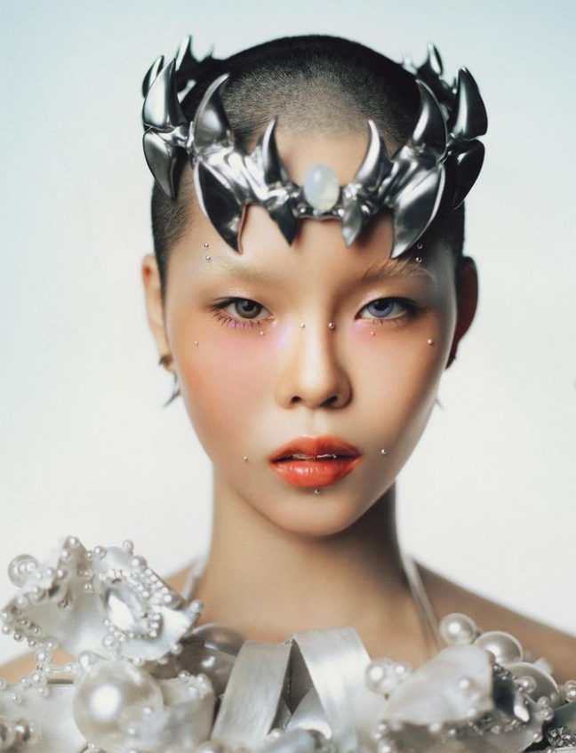 Y3K Outfits: Embrace Tomorrow with Futuristic Fashion - Toptrends Guide