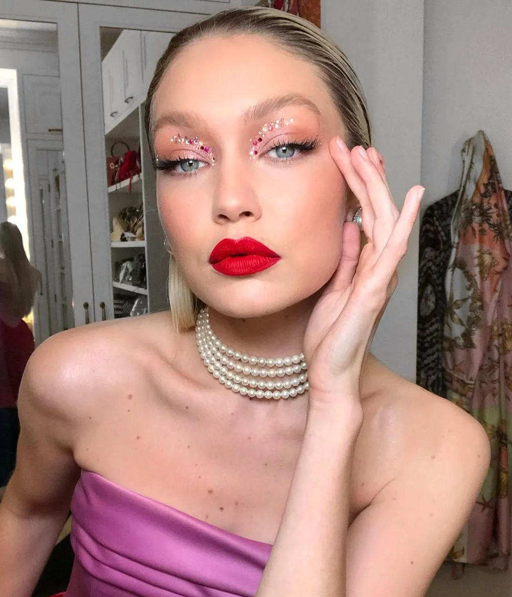 Top 10 Stunning Christmas Makeup Looks to Try This Holiday Season ...